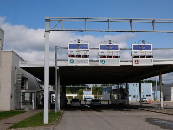 Estonia closes Luhamaa and Koidula borders overnight: why now